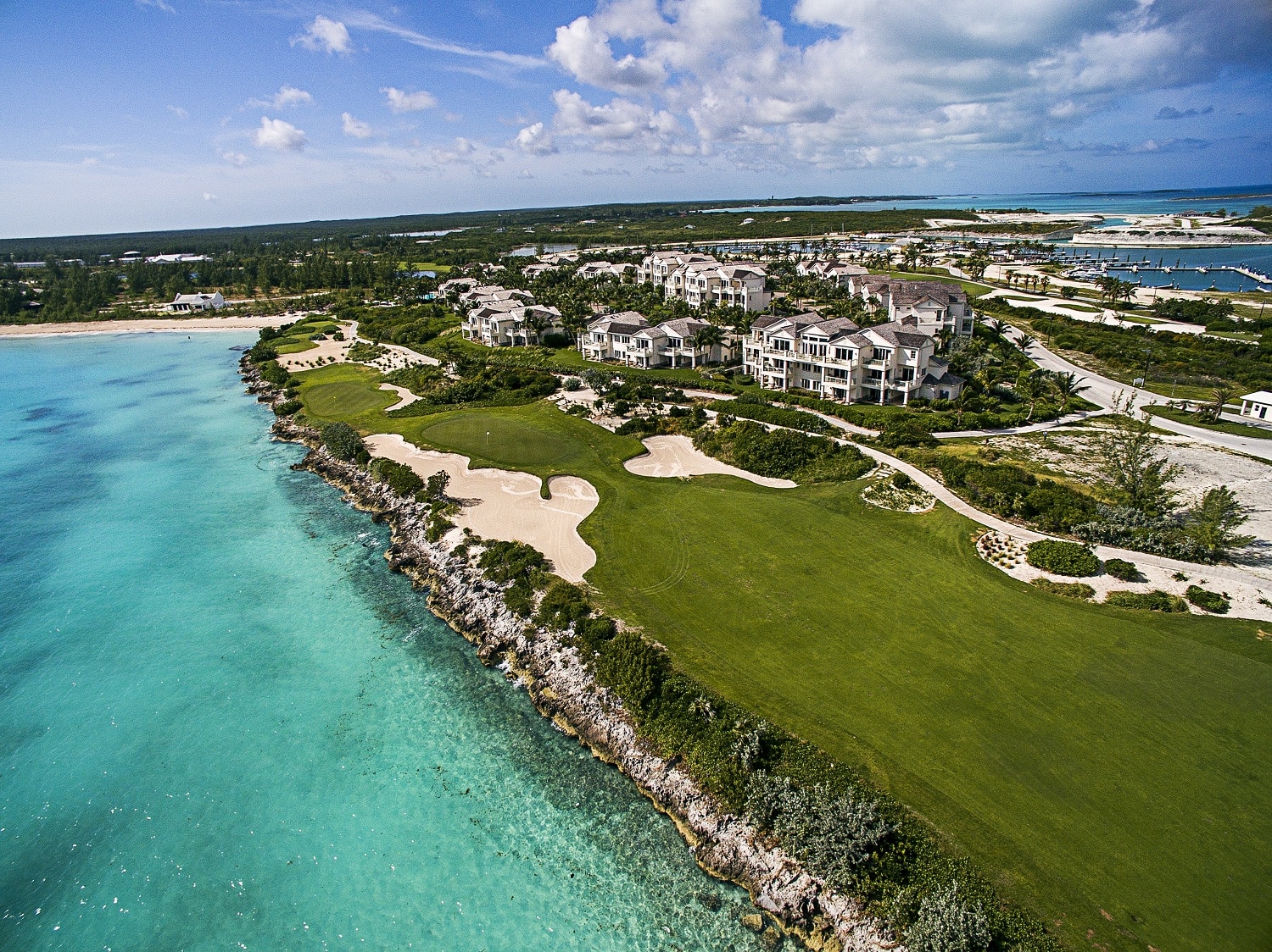 Bahamas Residence 01 — Guests: 4 / Bdr: 2 / Bth: 2.5 - Arts and Leisure